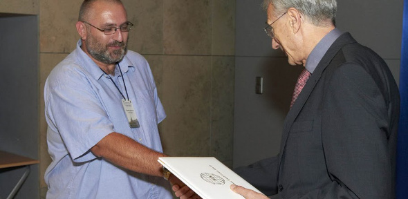 Dr Tim Wilkinson receives a Mid Career Research Excellence Award from ...